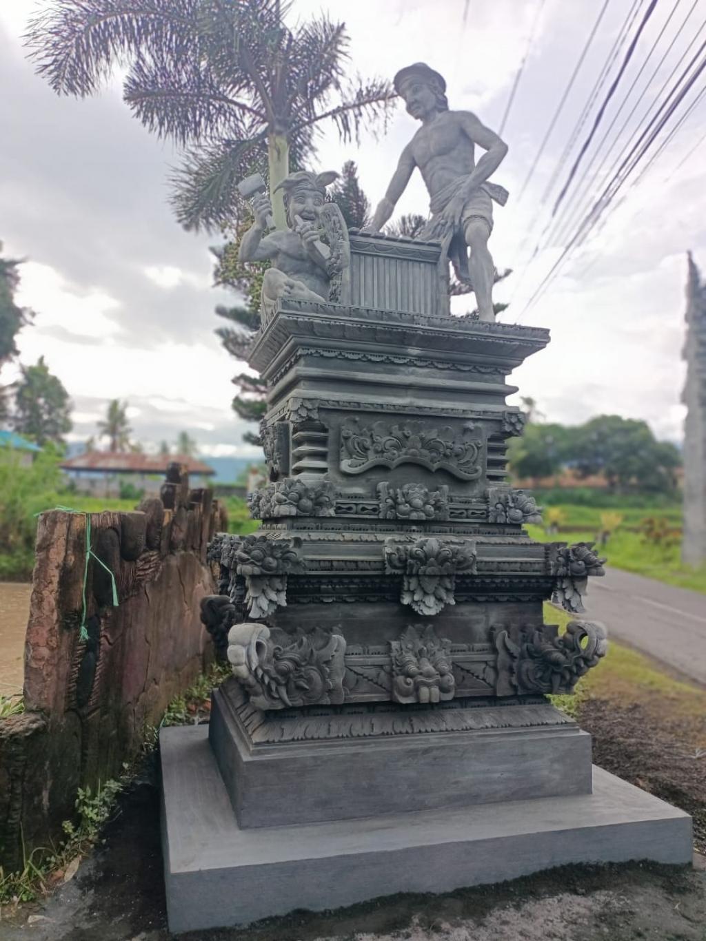 PATUNG SELAMAT DATANG DENGAN TEMA ICONIK CIRI KHAS DESA SAWAN GAMELAN ...